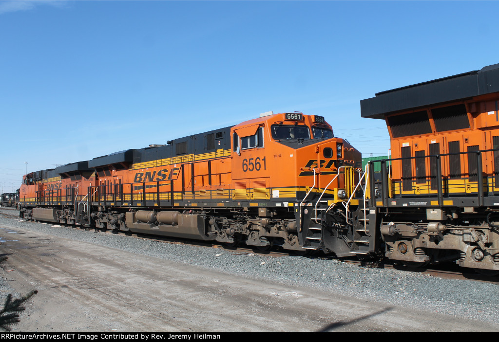 BNSF 6561 (1)